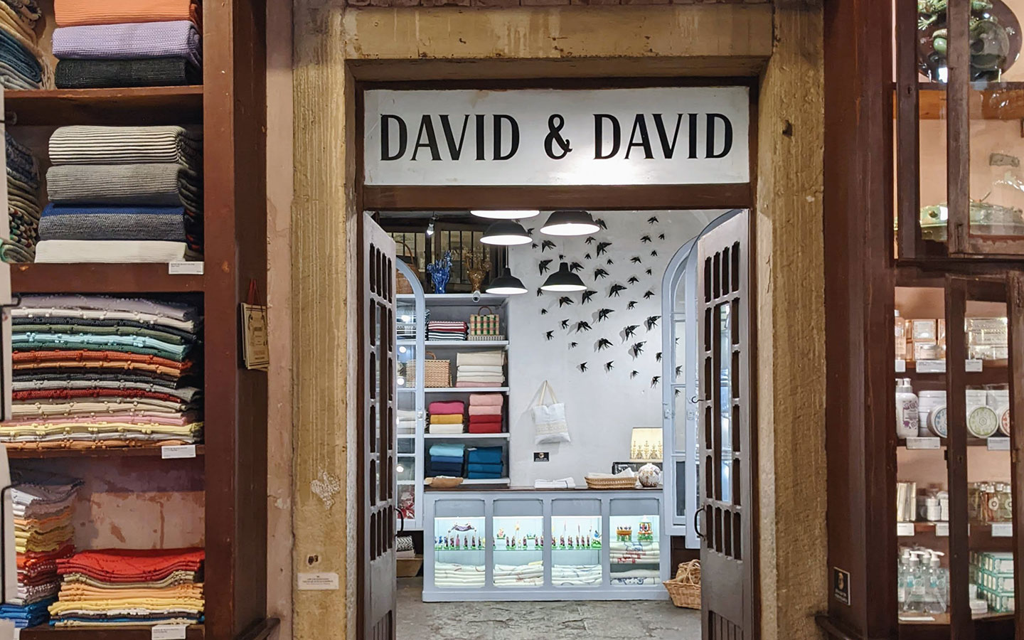 Where to buy authentic souvenirs in Lisbon - Olá Daniela