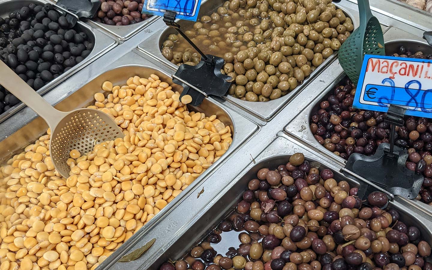 Where to find the best Portuguese street food and snacks in Lisbon